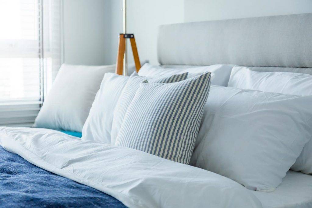 Come scegliere il cuscino per il letto e la zona living - Carillo Home Blog