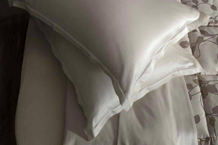 Come lavare la seta: guida alla cura del pregiato tessuto- Carillo Home